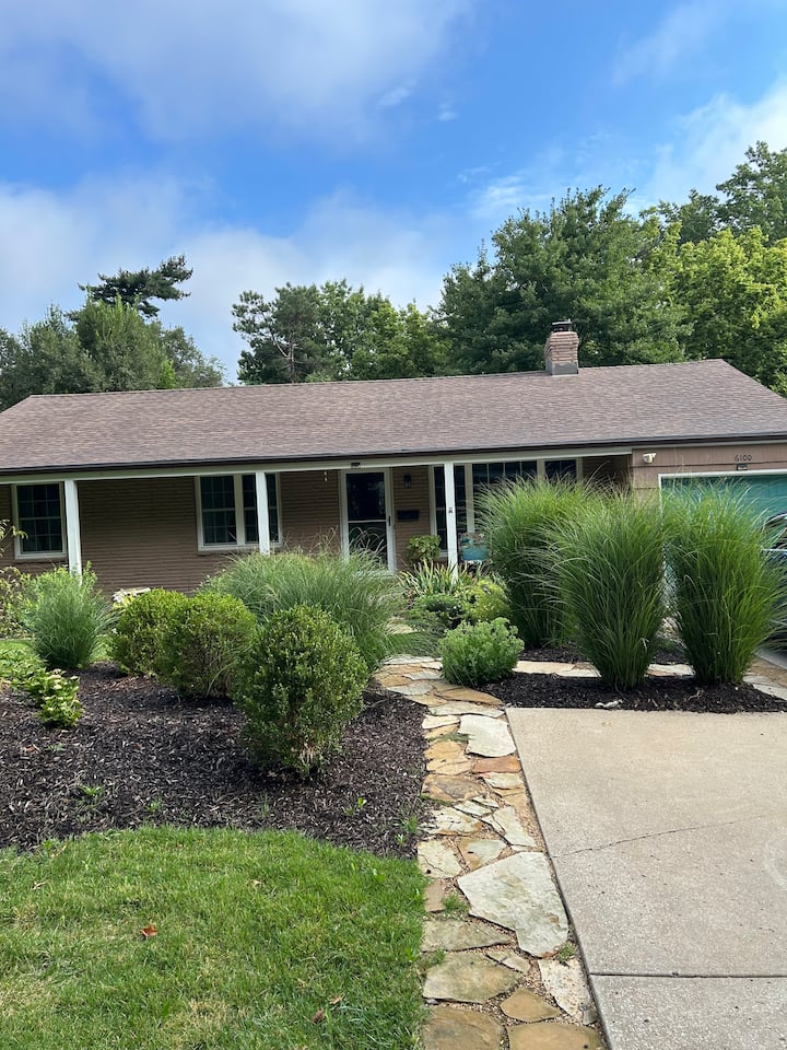 1+bedroom Apartment, Safe Location, Own Entry, W&d - Kansas City, MO