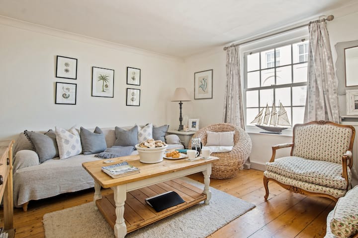 Central Lymington Retreat - Barton on Sea