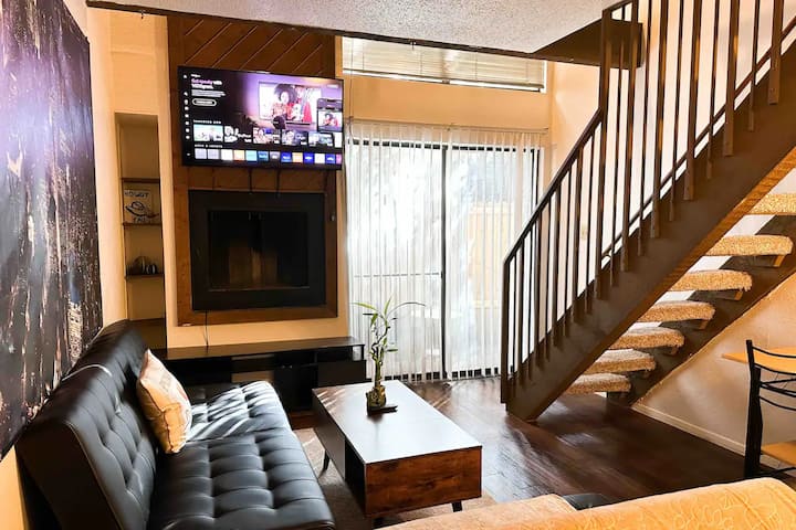 ~-Ccozy Price! 2 Level 1br Condo - Austin, TX