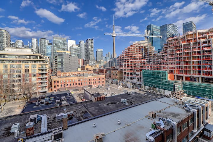 Steps To Tiff-king West 5-star 1 Bed+den Loft+pkg! - Toronto
