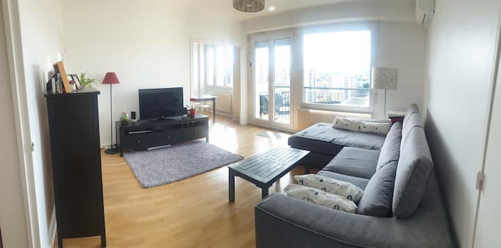 Chambre En Dernier éTage, Appartement Calme - Écully