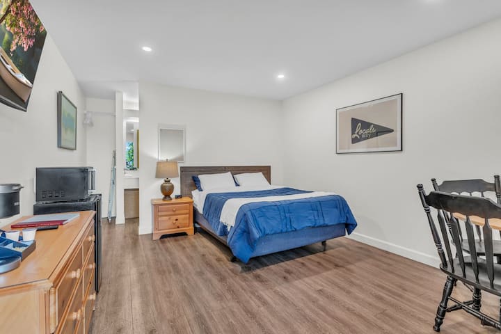 Minnow 1 Room On Clark Lake! Eagle Point Resort! - Brooklyn, MI