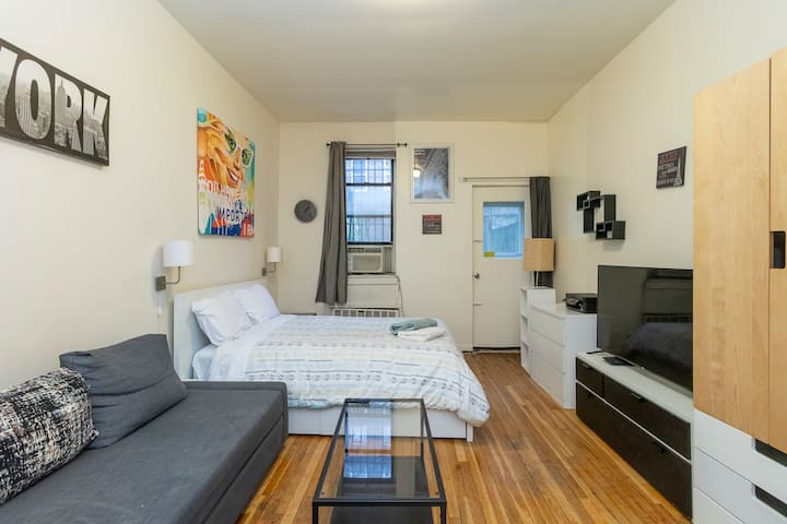 Cozy Upper East Side Studio W/ Private Garden - North Bergen, NJ