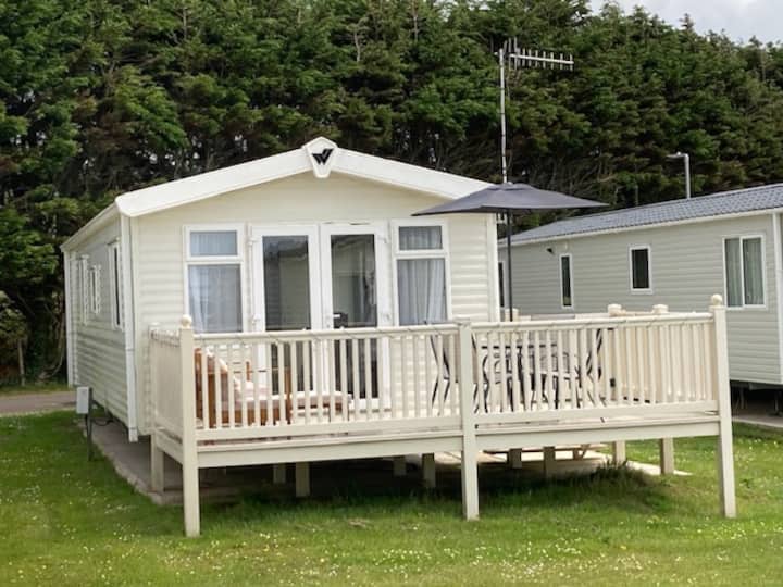 Dog Friendly 6 Berth Caravan In South Wales - Llansteffan