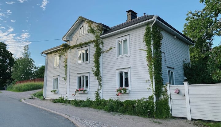 House No. 3 - Historic Villa In Old Town Porvoo - Porvoo