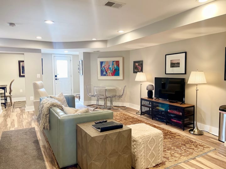 Stylish, Private 2 Br Apt In Renovated Townhouse - Washington D.C., DC