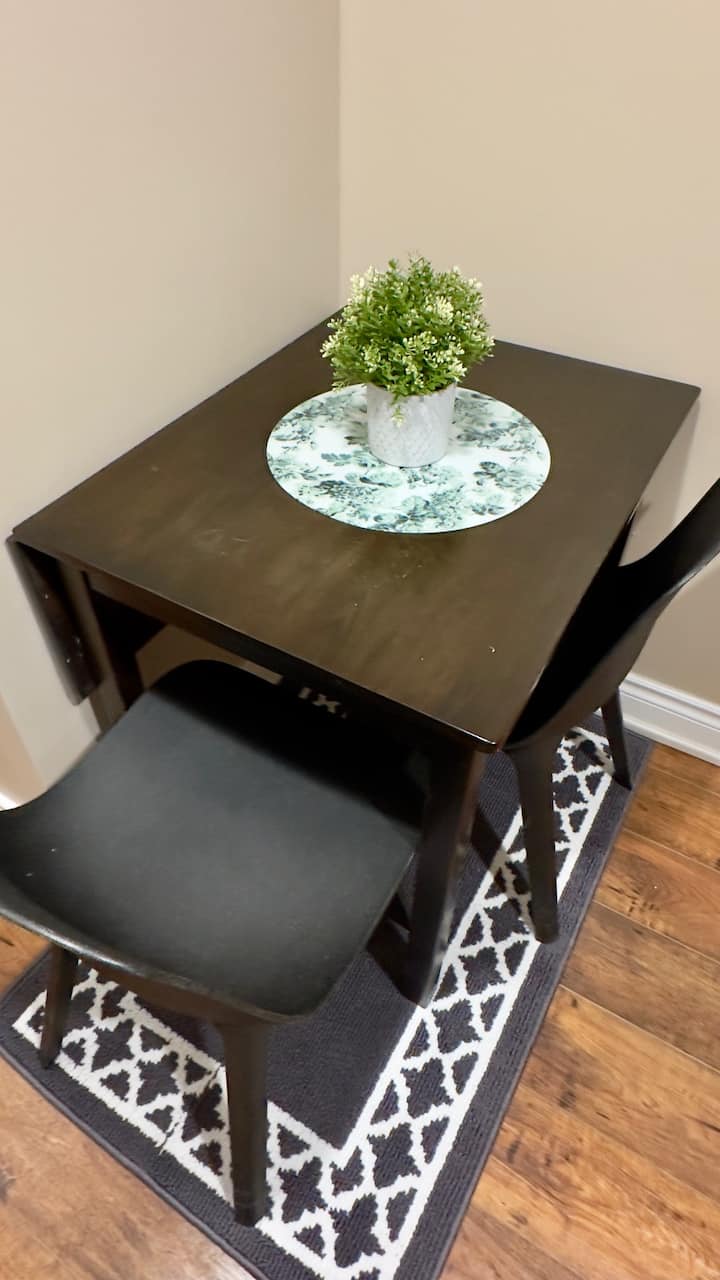 1 Bedroom Unit-comfort-beautiful Near Square One - Mississauga