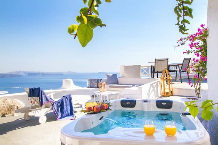 Superior Cave Suite With Hot Tub & Caldera View - Oia