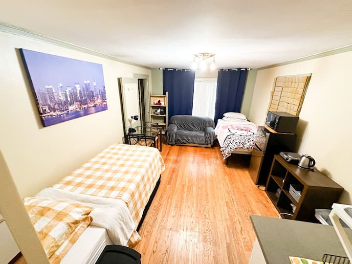 Remodeled Wood Floor Walk To Uw 101 - Seattle