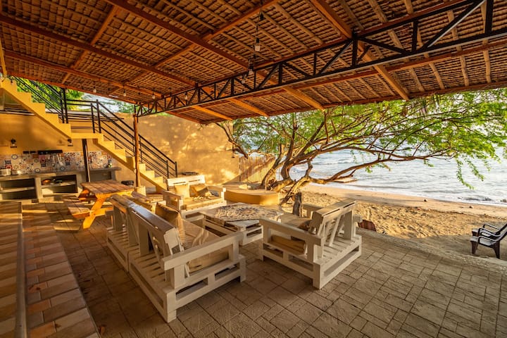 Anna's Ocean View Place / Beachfront Home - Lobo