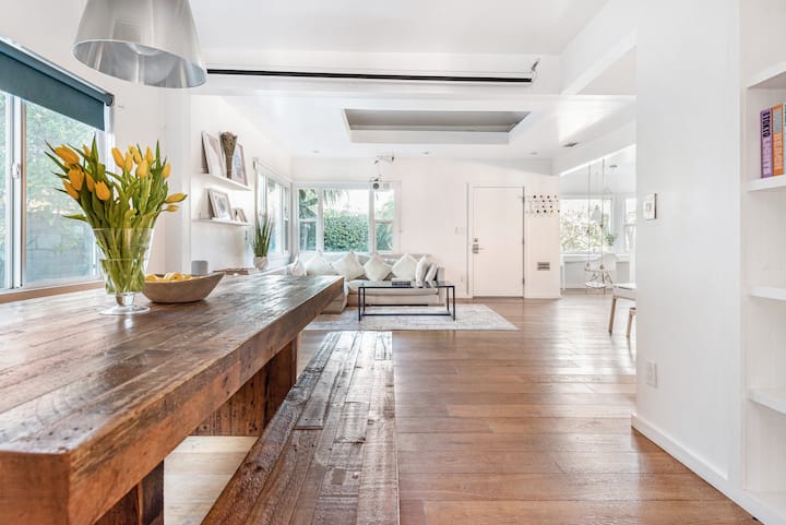 Modern Family Venice Beach Home W Movie Screen - Los Angeles, CA