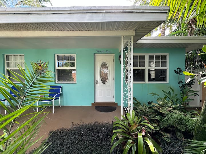 Florida Room - Tropical Oasis At Pairadice Palms - Lake Worth, FL
