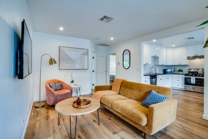 2br Near Rose Bowl & Old Town • Walkable + Desk - Altadena, CA