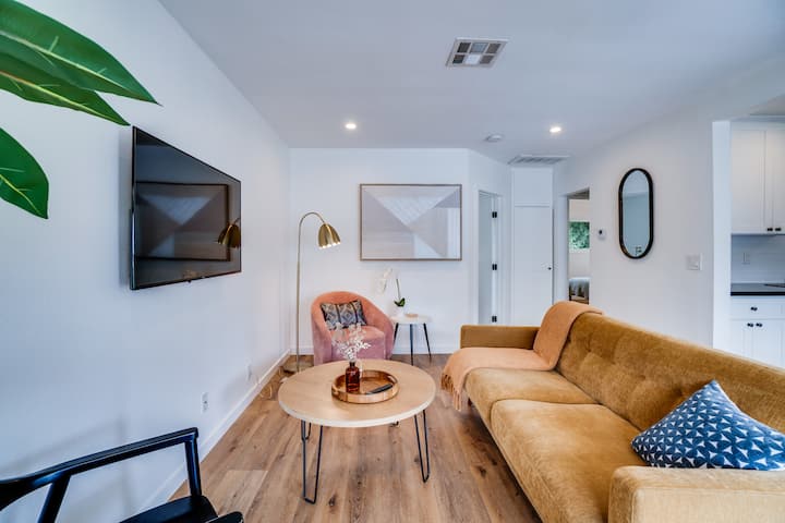 2br Near Rose Bowl & Old Town • Walkable + Desk - Pasadena, CA