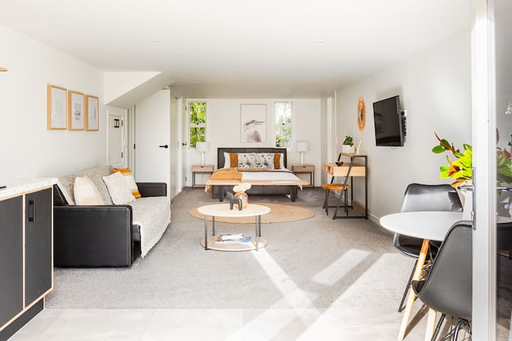 Luxury And Location! - Te Anau