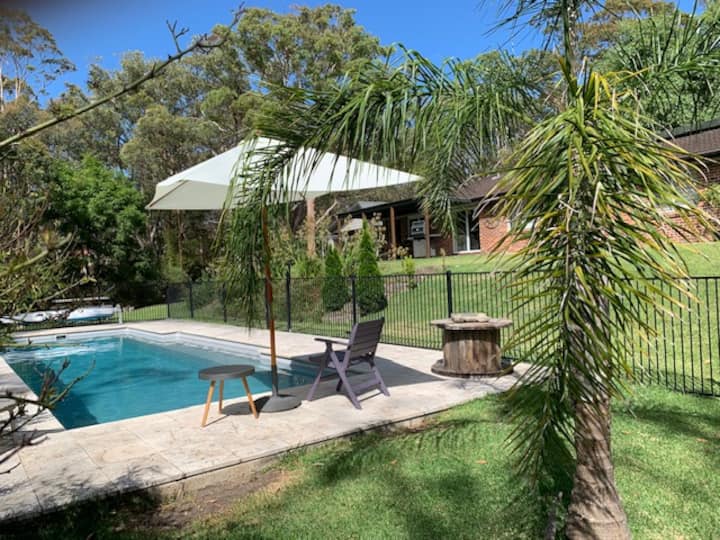 “The Bungalow” Luxury Home On 40 Acres. - Springwood