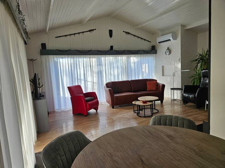 Rheezerveen, Vakantiehuisje In Bosrijke Omgeving - Nederland