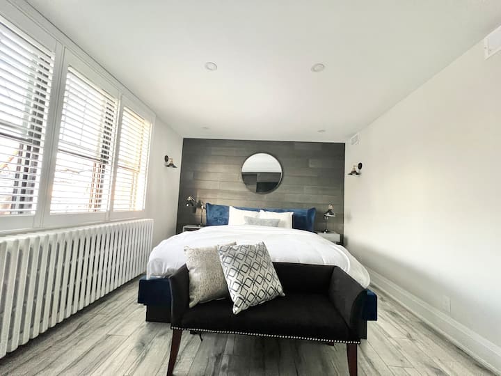 The Bye, Felicia Suite - Toronto