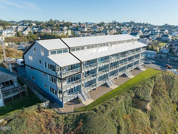 Romantic Oceanfront Corner Unit 2king Beds Jacuzzi - Newport, OR