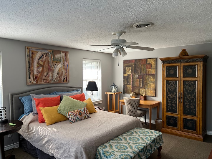 4-king Bed 1 Br | Wi-fi | Historical District - Dallas, TX