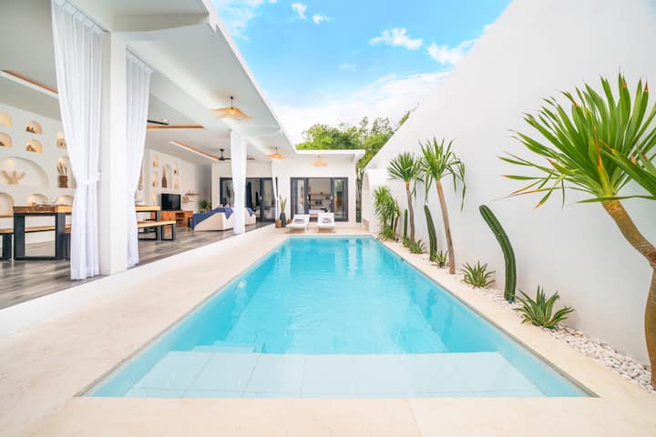 Casa Alenka, Stylish 3 Br Villa Heart Of Canggu - Bali