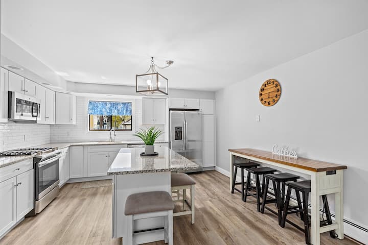 New & Improved Penthouse Near Boston With Parking - Cambridge