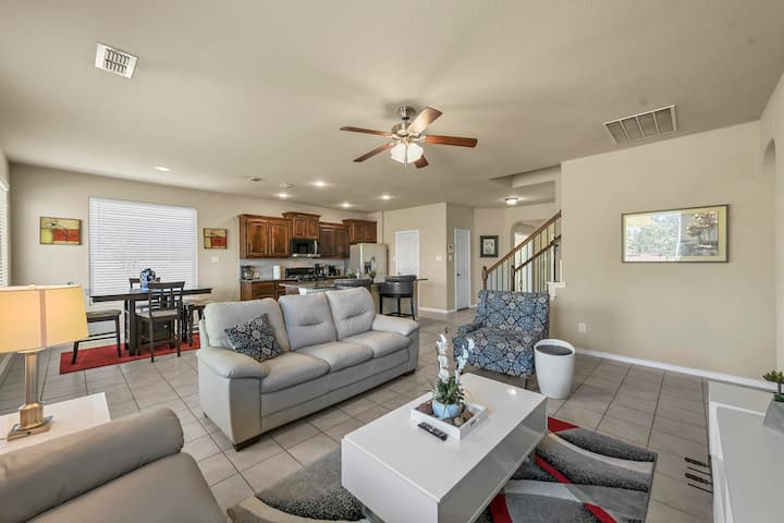 Spacious, Convenient Stay *For You* - Saginaw, TX
