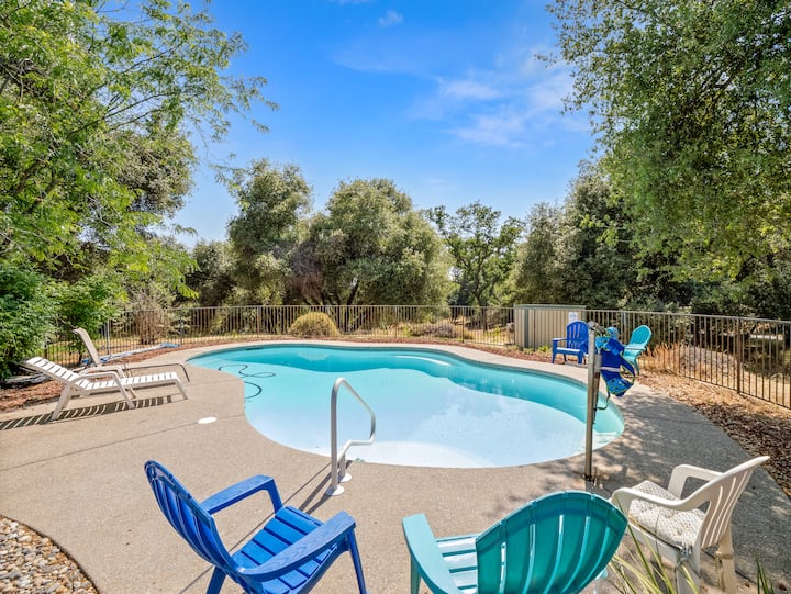 Oak Hills Retreat | Gated Pool | Bbq | Fire Pit - Yosemite National Park