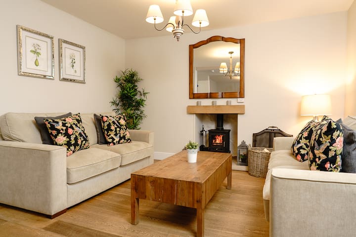 Sleeps 14 | Family Friendly Townhouse In Buxton - Buxton