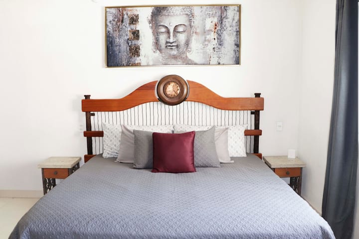 Spacious, Quiet Apartment, 10 Mins To The Beach, 700 Mbps Wi-fi - Puerto Vallarta