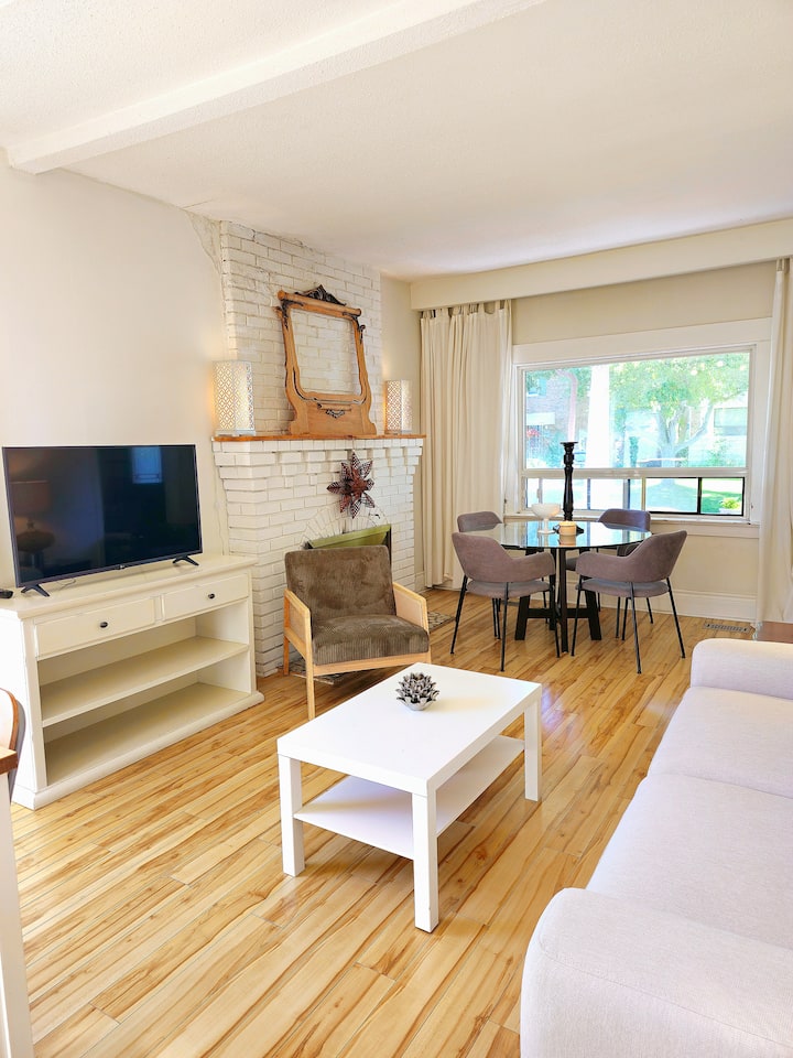 Cozy Cottage In Lakeside Community - Toronto
