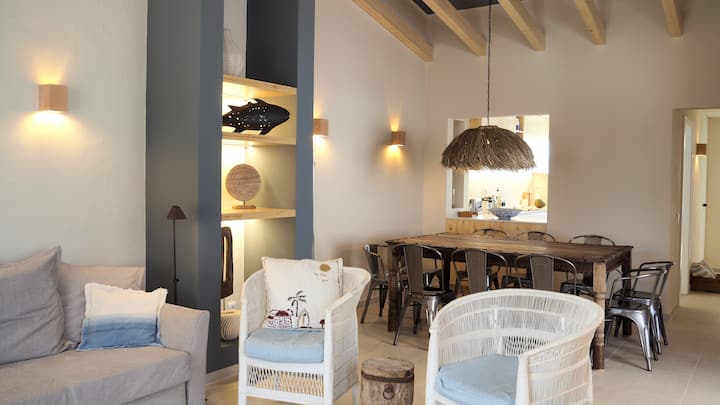 Villa Acqua: 4 Suites, 5 Bd, Beach, Pools & Tennis - Portimão