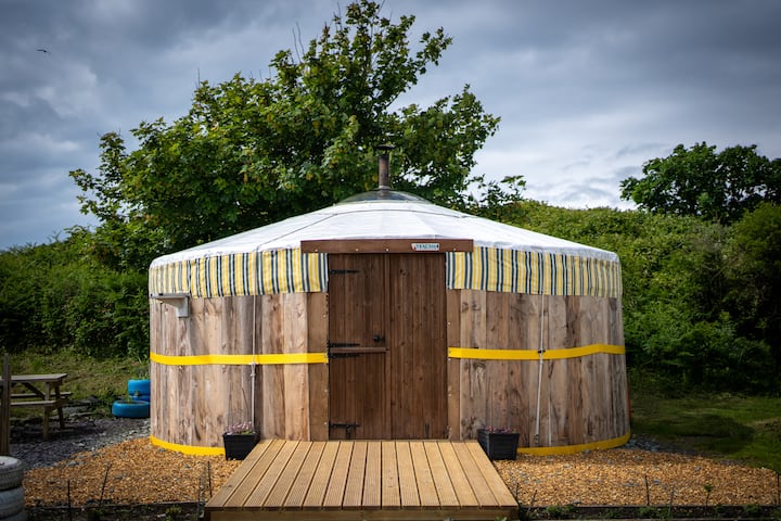Traeth, Rustic Yurt For Two Near Beach - Holyhead