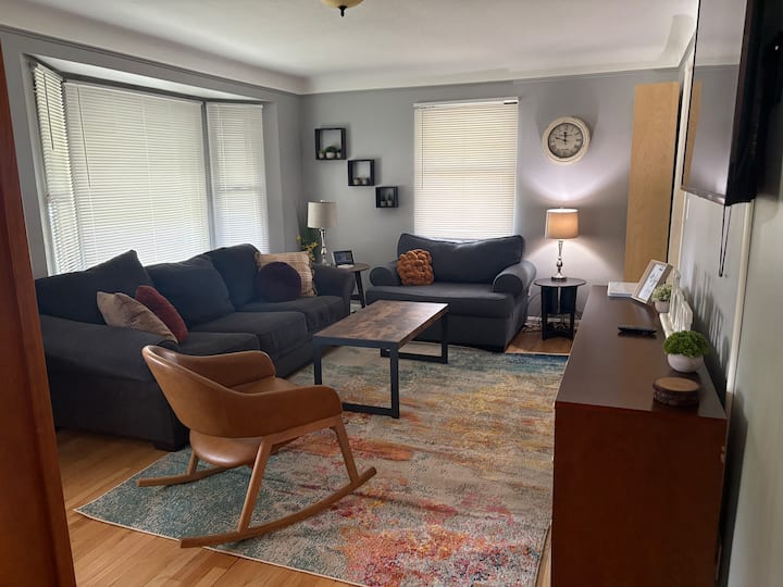 Six Minutes From The Airport. Family Friendly! - Cleveland, OH