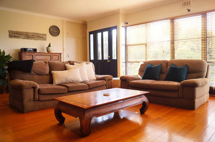 Laid-back Luxury, Close To Cbd With Views And Spa - Launceston