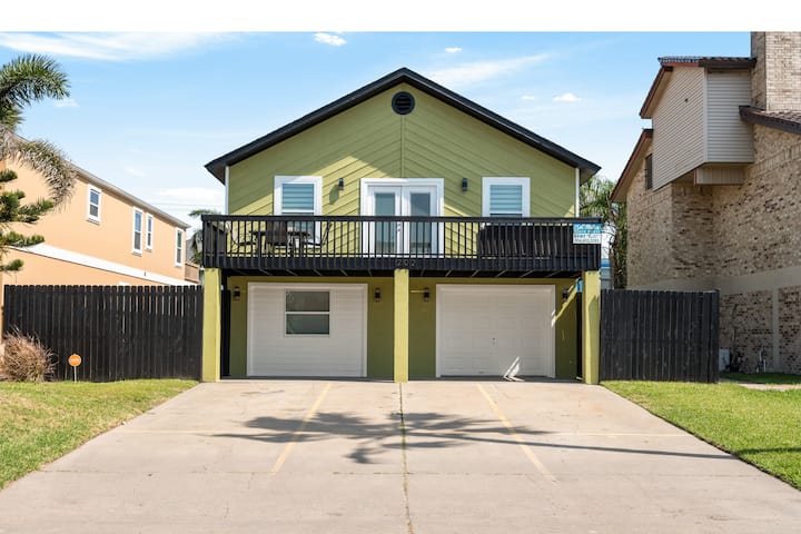 Beach House For Large Families With Private Pool - South Padre Island, TX