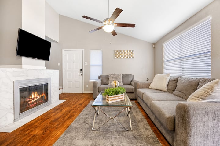 30% Off The Executive's Nest: 2br Near Major Hubs - Carrollton, TX