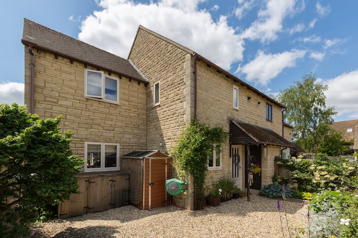 Cosy Cotswolds Home | Parking | Colourful Garden - Stow-on-the-Wold