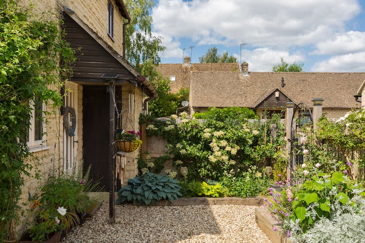 Cosy Cotswolds Home | Parking | Colourful Garden - Stow-on-the-Wold