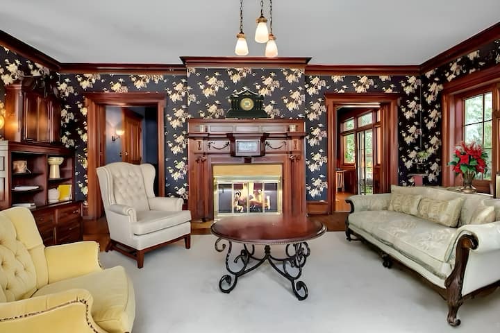 Georgia O'keef Room At The Mansion - Buffalo, NY