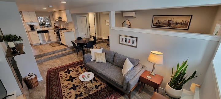 Studio With Full Kitchen In Historic Capitol Hill - Hyattsville, MD