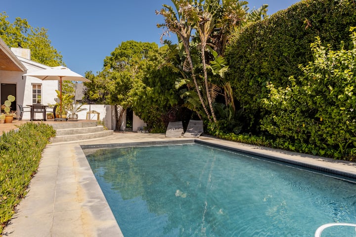 Relaxed Summer Holiday Home, Under Table Mountain - Cape Town