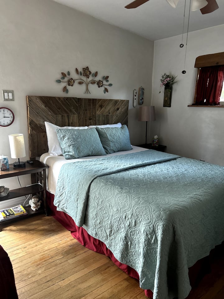 Quiet Retreat Minutes From Everywhere - Corrales, NM