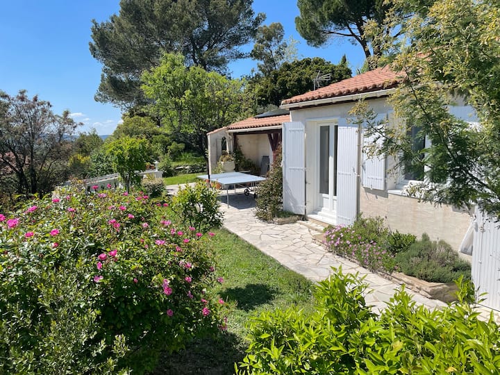 Jolie Villa + Piscine Sur Les Hauteurs Du Village - Nîmes