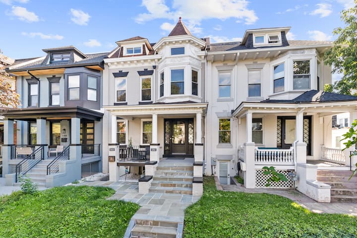 Clean & Modern | Walk Score 99 + Private Parking - The Highlands - Washington DC
