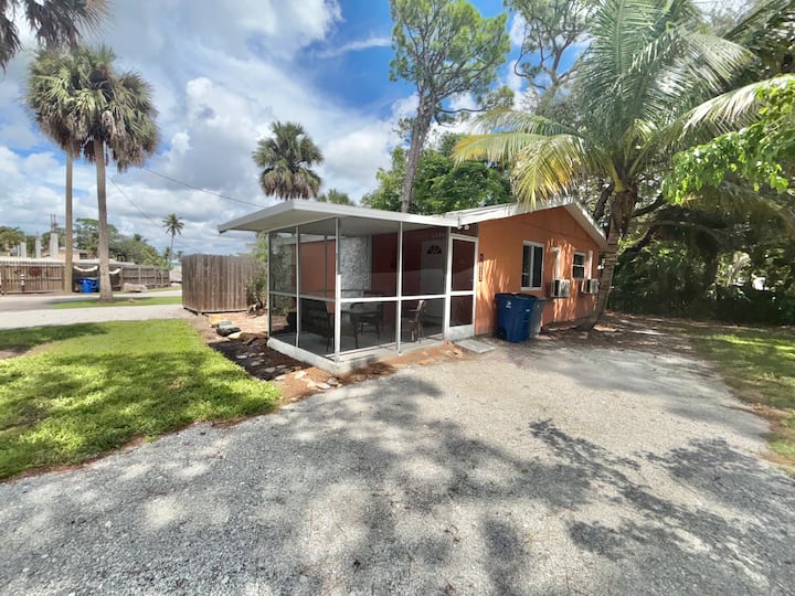 Spacious By River 1.3 Mi To Beach 1 Bd 1 Bth Kit - Bonita Springs, FL