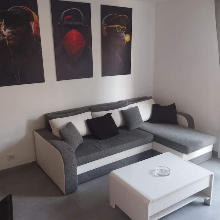 Jolie 2p Au Centre De Golfe-juan à 2mn Des Plages - Vallauris