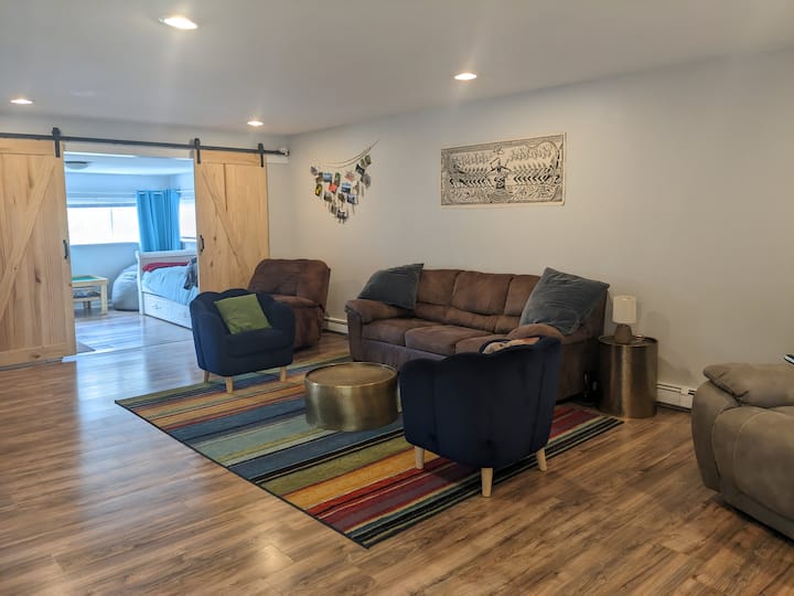 Our Alaska Home

*13 Min To Airport* - Anchorage