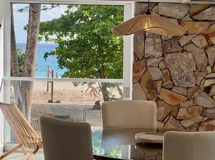 Beachfront Gem @ Atlantic Ocean! Vibrant & Trendy - San Juan