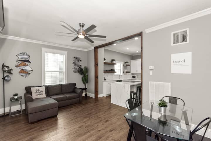 Luxe Beach Bungalow-short Walk To The Beach - Galveston, TX